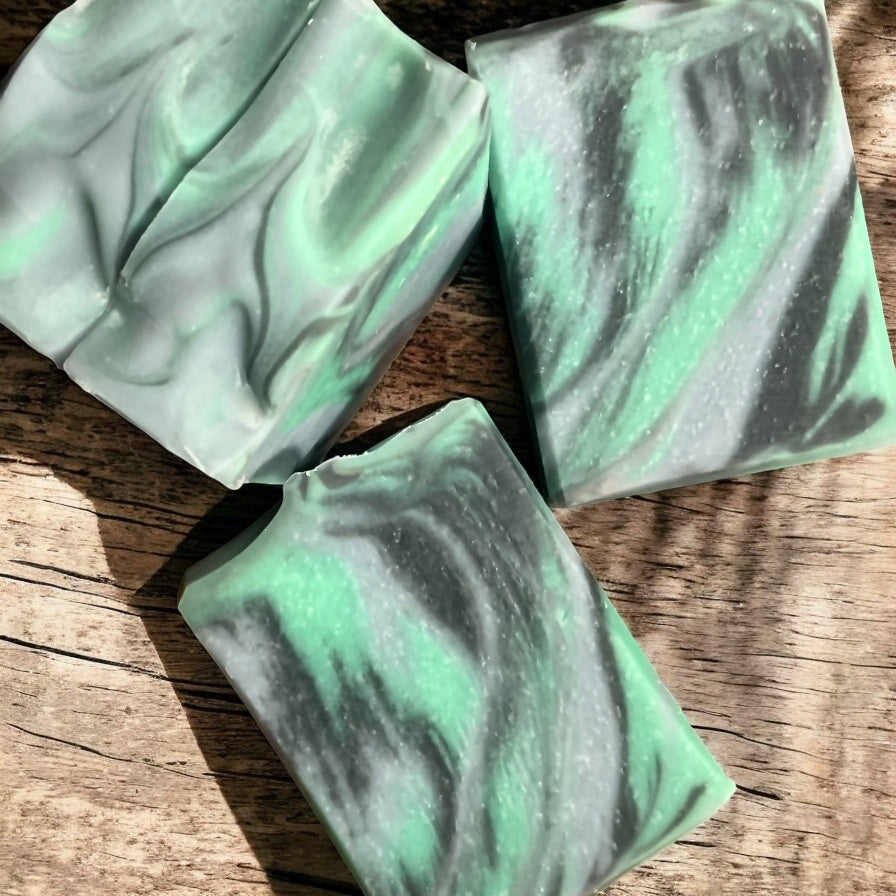 Mountain Creed (Aventus - Black Currant, Apple, Birch & Oakmoss ...